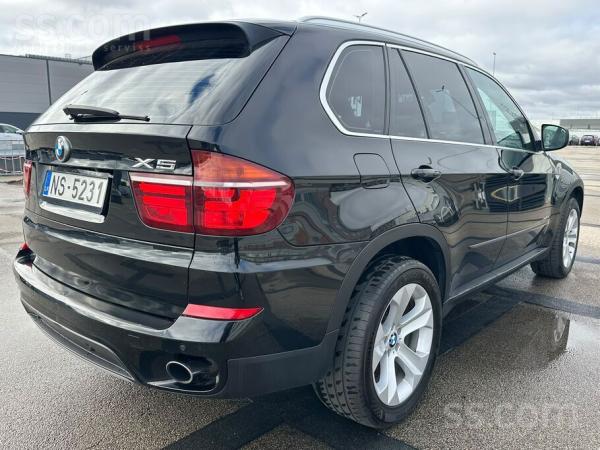 BMW X5 2011 RÄ«ga vietnÄ Melns BMW X5 2011 RÄ«ga, ar dzinÄja tilpumu 3.00 L un nobraukumu 282 tÅ«kst. km par 11200 ā¬, foto 8 vietnÄ AUTOMOTO.COM.LV
