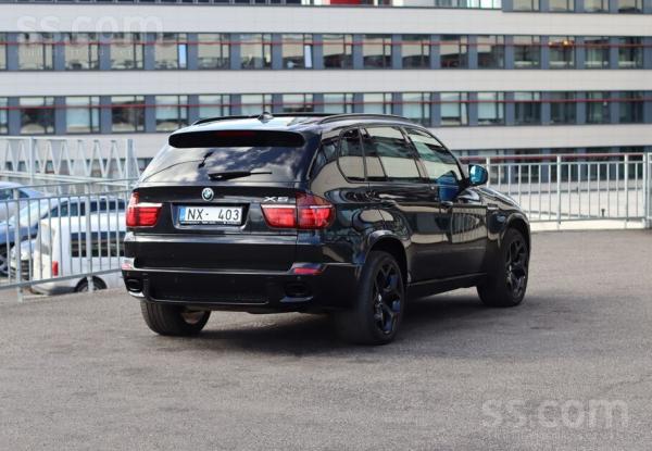BMW X5 2011 RÄ«ga vietnÄ Melns BMW X5 2011 RÄ«ga, ar dzinÄja tilpumu 3.00 L un nobraukumu 238 tÅ«kst. km par 12980 ā¬, foto 7 vietnÄ AUTOMOTO.COM.LV