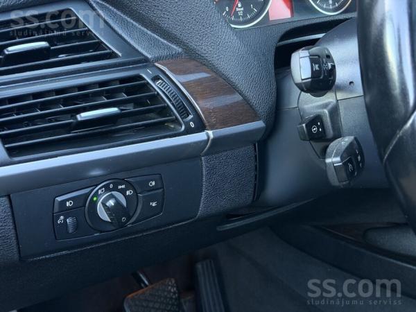 BMW X5 2011 RÄ«ga vietnÄ Melns BMW X5 2011 RÄ«ga, ar dzinÄja tilpumu 3.00 L un nobraukumu 238 tÅ«kst. km par 12980 ā¬, foto 10 vietnÄ AUTOMOTO.COM.LV