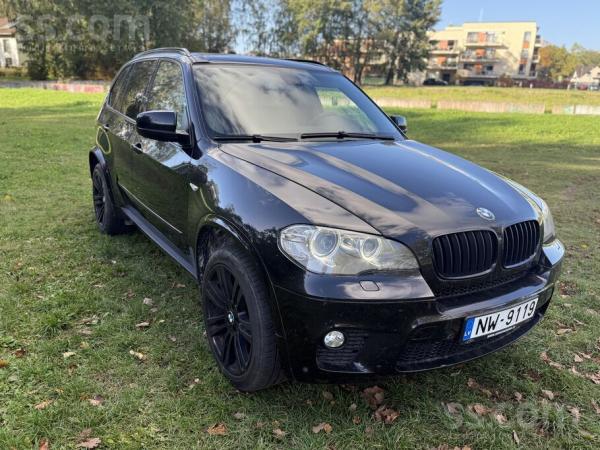BMW X5 2011 RÄ«ga vietnÄ Melns BMW X5 2011 RÄ«ga, ar dzinÄja tilpumu 3.00 L un nobraukumu 203 tÅ«kst. km par 10700 ā¬, foto 1 vietnÄ AUTOMOTO.COM.LV