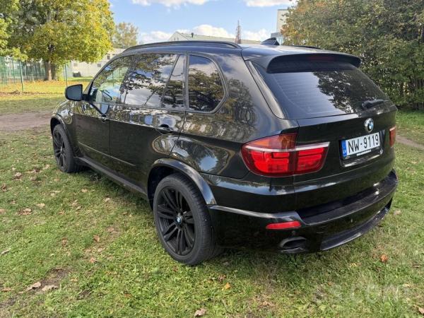 BMW X5 2011 RÄ«ga vietnÄ Melns BMW X5 2011 RÄ«ga, ar dzinÄja tilpumu 3.00 L un nobraukumu 203 tÅ«kst. km par 10700 ā¬, foto 5 vietnÄ AUTOMOTO.COM.LV