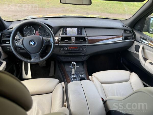 BMW X5 2011 RÄ«ga vietnÄ Melns BMW X5 2011 RÄ«ga, ar dzinÄja tilpumu 3.00 L un nobraukumu 203 tÅ«kst. km par 10700 ā¬, foto 6 vietnÄ AUTOMOTO.COM.LV