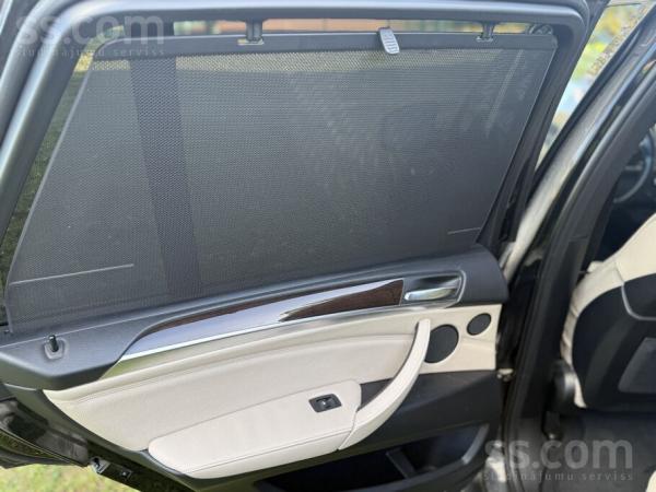 BMW X5 2011 RÄ«ga vietnÄ Melns BMW X5 2011 RÄ«ga, ar dzinÄja tilpumu 3.00 L un nobraukumu 203 tÅ«kst. km par 10700 ā¬, foto 7 vietnÄ AUTOMOTO.COM.LV