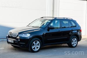 Black BMW X5 2012 in Riga, with an engine capacity of 4.00 L and mileage of 279 thousand km for 24400 €, photo 4 on AUTOMOTO.COM.LV