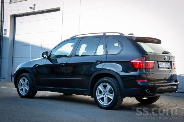 Melns BMW X5 2012 Rīga, ar dzinēja tilpumu 4.00 L un nobraukumu 279 tūkst. km par 24400 €, foto 5 vietnē AUTOMOTO.COM.LV