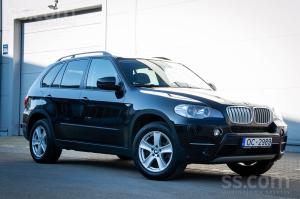 Black BMW X5 2012 in Riga, with an engine capacity of 4.00 L and mileage of 279 thousand km for 24400 €, photo 11 on AUTOMOTO.COM.LV