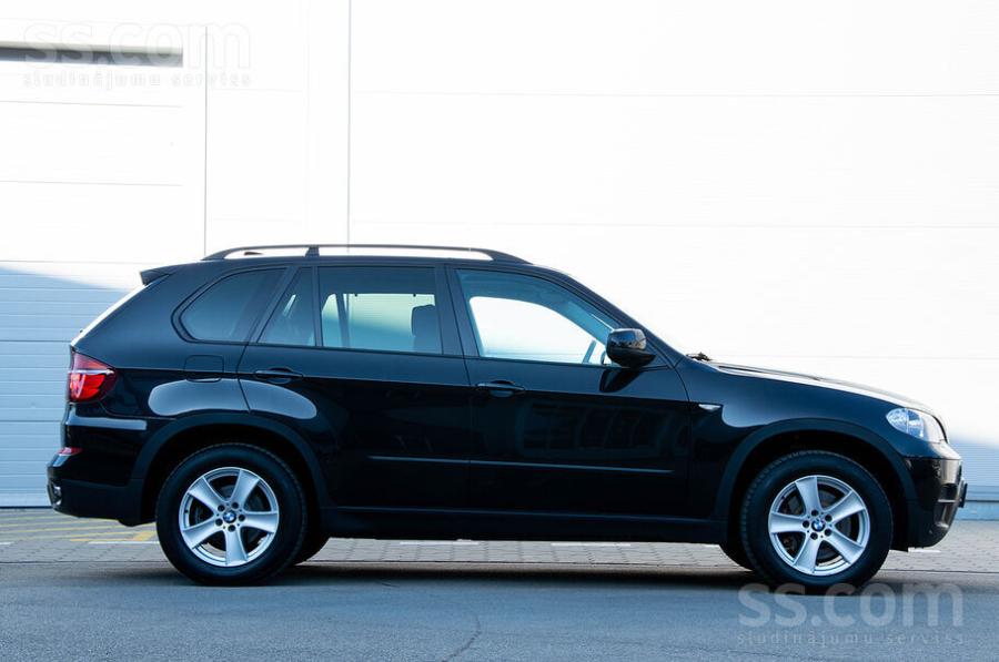 Black BMW X5 2012 in Riga, with an engine capacity of 4.00 L and mileage of 279 thousand km for 24400 €, photo 12 on AUTOMOTO.COM.LV
