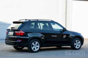 Black BMW X5 2012 in Riga, with an engine capacity of 4.00 L and mileage of 279 thousand km for 24400 €, photo 13 on AUTOMOTO.COM.LV