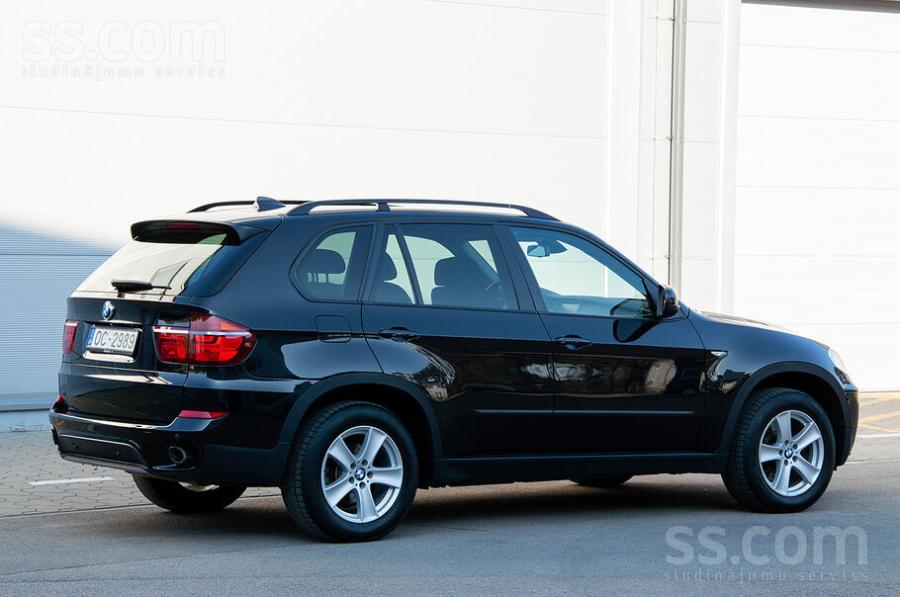 Black BMW X5 2012 in Riga, with an engine capacity of 4.00 L and mileage of 279 thousand km for 24400 €, photo 13 on AUTOMOTO.COM.LV