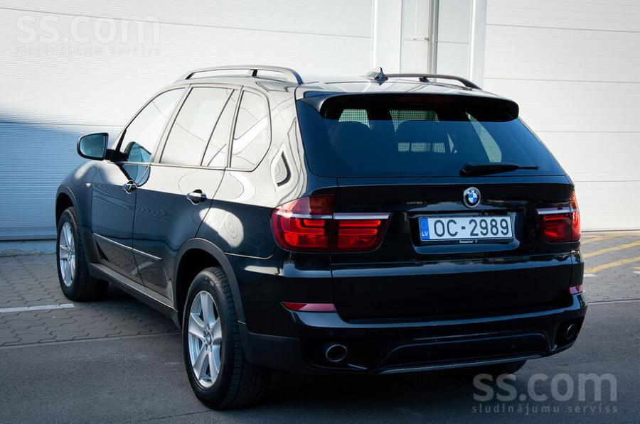 Black BMW X5 2012 in Riga, with an engine capacity of 4.00 L and mileage of 279 thousand km for 24400 €, photo 17 on AUTOMOTO.COM.LV