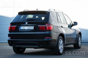 Black BMW X5 2012 in Riga, with an engine capacity of 4.00 L and mileage of 279 thousand km for 24400 €, photo 18 on AUTOMOTO.COM.LV