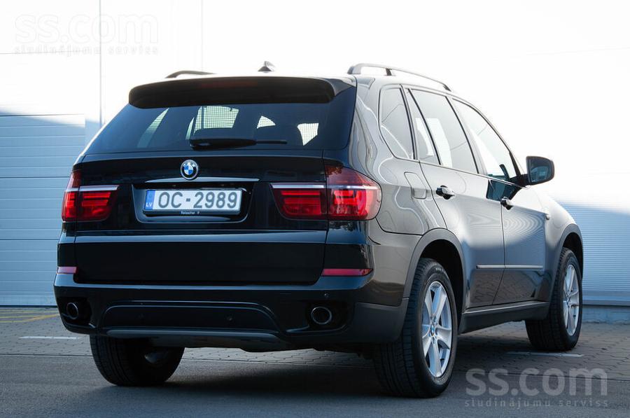 Black BMW X5 2012 in Riga, with an engine capacity of 4.00 L and mileage of 279 thousand km for 24400 €, photo 18 on AUTOMOTO.COM.LV