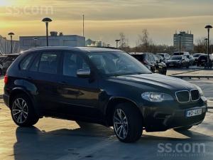 Black BMW X5 2012 in Riga, with an engine capacity of 3.00 L and mileage of 273 thousand km for 11500 €, photo 2 on AUTOMOTO.COM.LV