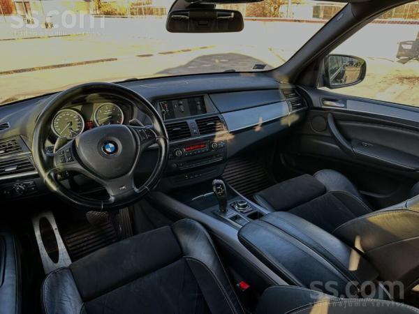 Black BMW X5 2012 in Riga, with an engine capacity of 3.00 L and mileage of 273 thousand km for 11500 €, photo 4 on AUTOMOTO.COM.LV