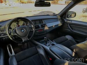 Black BMW X5 2012 in Riga, with an engine capacity of 3.00 L and mileage of 273 thousand km for 11500 €, photo 4 on AUTOMOTO.COM.LV