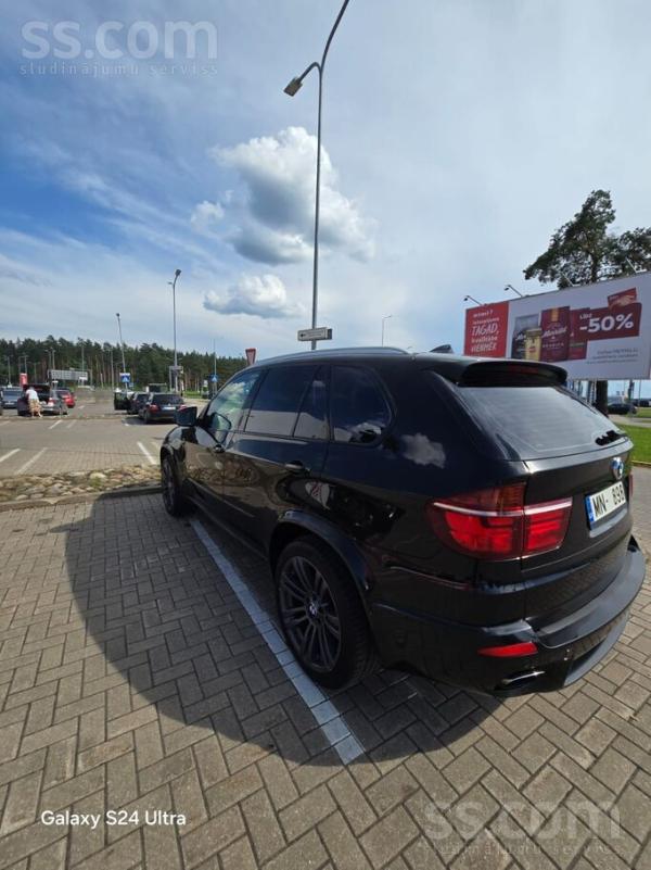 Melns BMW X5 2012 Rīga, ar dzinēja tilpumu 4.00 L un nobraukumu 320 tūkst. km par 15000 €, foto 3 vietnē AUTOMOTO.COM.LV