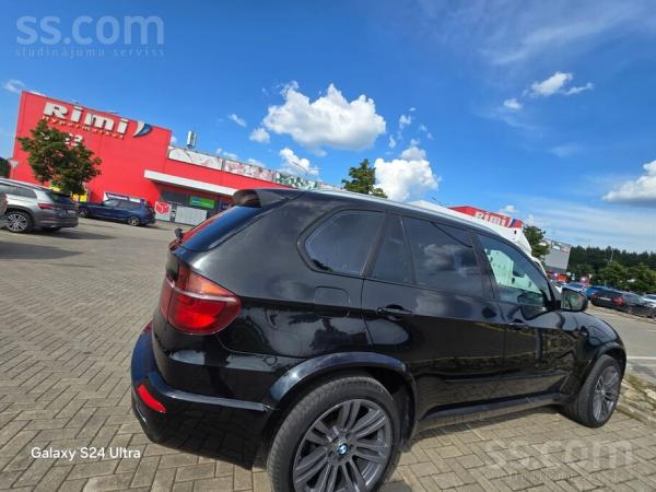 Melns BMW X5 2012 Rīga, ar dzinēja tilpumu 4.00 L un nobraukumu 320 tūkst. km par 15000 €, foto 5 vietnē AUTOMOTO.COM.LV