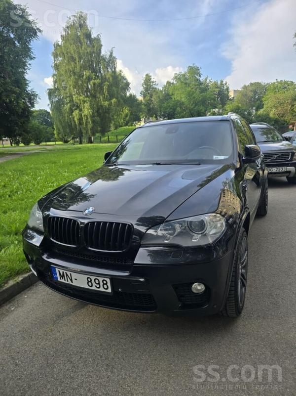 Melns BMW X5 2012 Rīga, ar dzinēja tilpumu 4.00 L un nobraukumu 320 tūkst. km par 15000 €, foto 6 vietnē AUTOMOTO.COM.LV