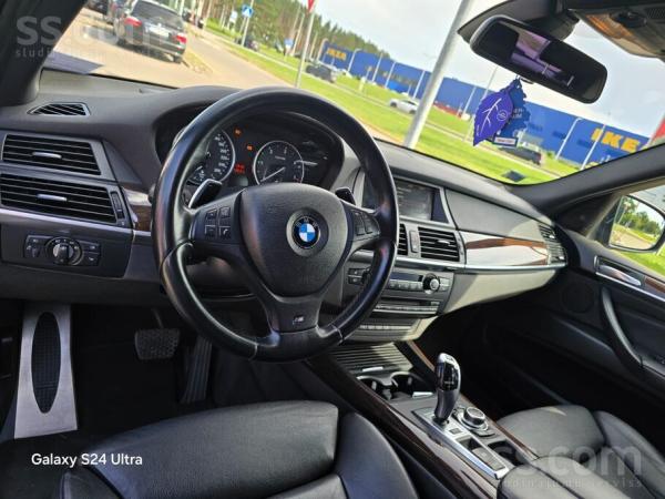 Melns BMW X5 2012 Rīga, ar dzinēja tilpumu 4.00 L un nobraukumu 320 tūkst. km par 15000 €, foto 7 vietnē AUTOMOTO.COM.LV
