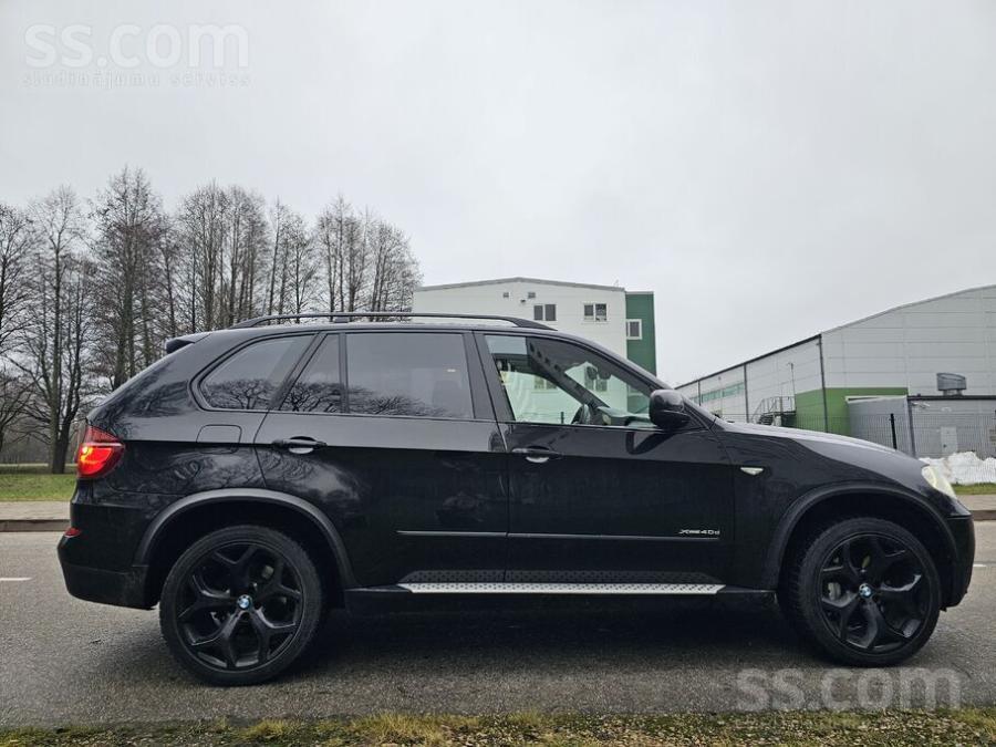Black BMW X5 2012 in Riga, with an engine capacity of 3.00 L and mileage of 302 thousand km for 14950 €, photo 4 on AUTOMOTO.COM.LV
