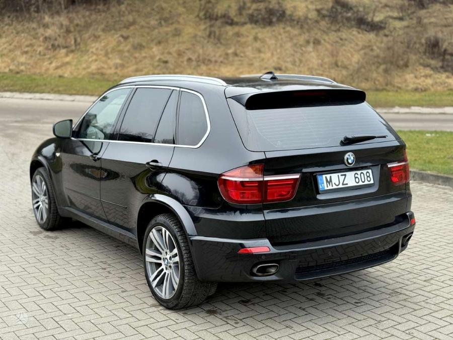 Melns BMW X5 2012 Viļņa, ar dzinēja tilpumu 2.99 L un nobraukumu 290 tūkst. km par 9900 €, foto 3 vietnē AUTOMOTO.COM.LV