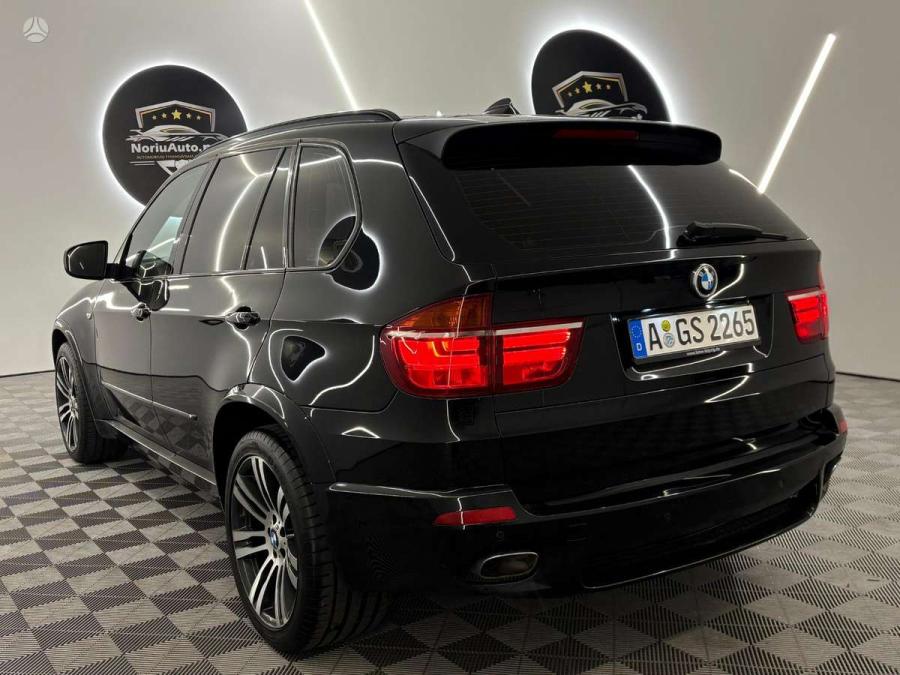Melns BMW X5 2012 Marijampole, ar dzinēja tilpumu 2.99 L un nobraukumu 300 tūkst. km par 13450 €, foto 27 vietnē AUTOMOTO.COM.LV
