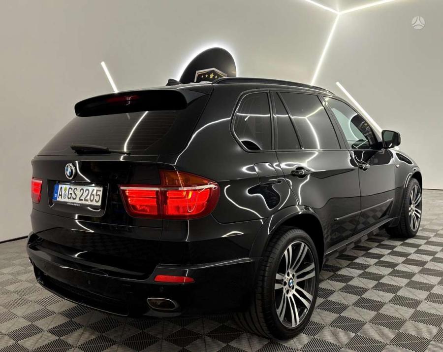Melns BMW X5 2012 Marijampole, ar dzinēja tilpumu 2.99 L un nobraukumu 300 tūkst. km par 13450 €, foto 29 vietnē AUTOMOTO.COM.LV