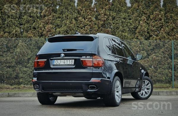 Black BMW X5 2012 in Jelgava, with an engine capacity of 3.00 L and mileage of 262 thousand km for 15500 €, photo 4 on AUTOMOTO.COM.LV