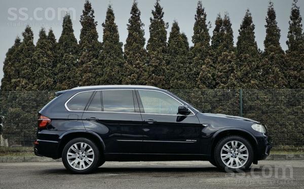 Black BMW X5 2012 in Jelgava, with an engine capacity of 3.00 L and mileage of 262 thousand km for 15500 €, photo 8 on AUTOMOTO.COM.LV