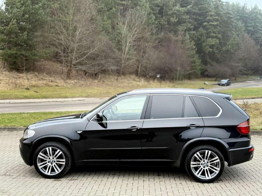 Black BMW X5 2012 in Vilnius, with an engine capacity of 2.99 L and mileage of 290 thousand km for 9500 €, photo 4 on AUTOMOTO.COM.LV