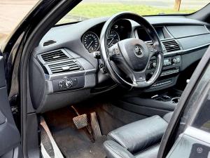 Black BMW X5 2012 in Vilnius, with an engine capacity of 2.99 L and mileage of 290 thousand km for 9500 €, photo 12 on AUTOMOTO.COM.LV