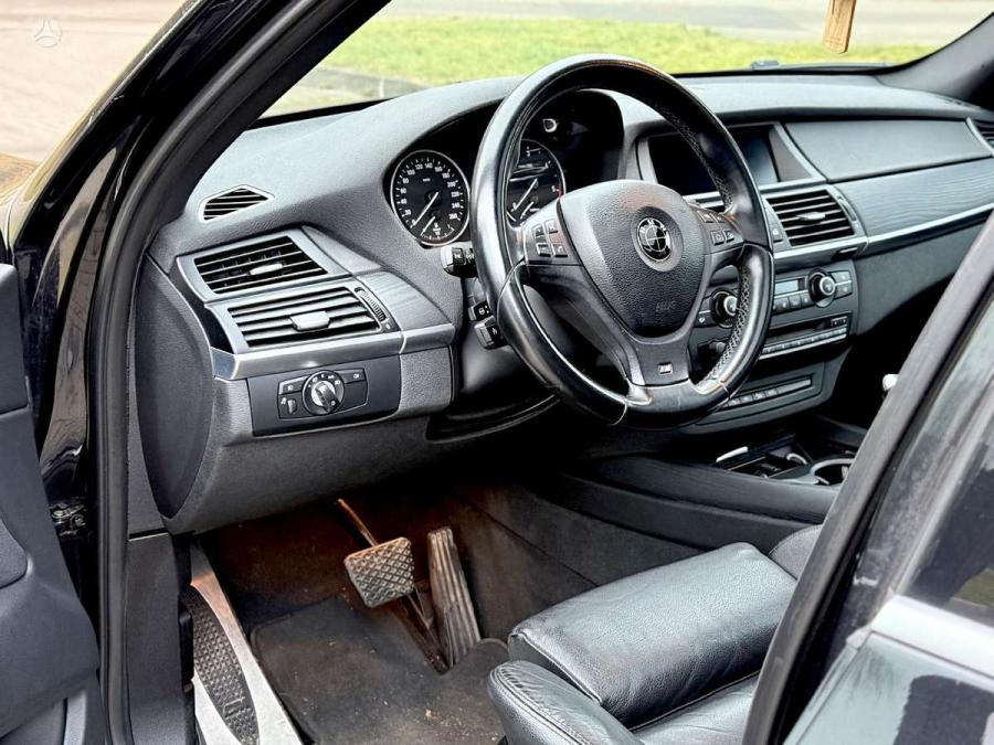 Melns BMW X5 2012 Viļņa, ar dzinēja tilpumu 2.99 L un nobraukumu 298 tūkst. km par 9500 €, foto 12 vietnē AUTOMOTO.COM.LV