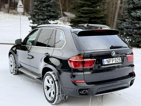 Black BMW X5 2012 in Vilnius, with an engine capacity of 2.99 L and mileage of 287 thousand km for 9500 €, photo 3 on AUTOMOTO.COM.LV