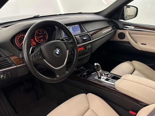Black BMW X5 2012 in Marijampole, with an engine capacity of 2.99 L and mileage of 298 thousand km for 11750 €, photo 2 on AUTOMOTO.COM.LV