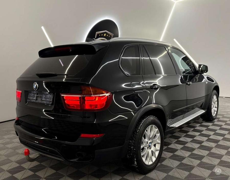 Black BMW X5 2012 in Marijampole, with an engine capacity of 2.99 L and mileage of 298 thousand km for 11750 €, photo 25 on AUTOMOTO.COM.LV
