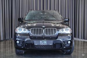 Black BMW X5 2012 in Marijampole, with an engine capacity of 2.99 L and mileage of 216 thousand km for 13950 €, photo 3 on AUTOMOTO.COM.LV