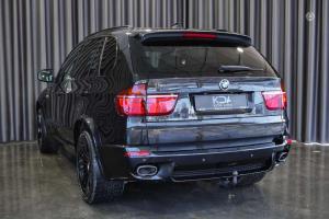 Black BMW X5 2012 in Marijampole, with an engine capacity of 2.99 L and mileage of 216 thousand km for 13950 €, photo 9 on AUTOMOTO.COM.LV
