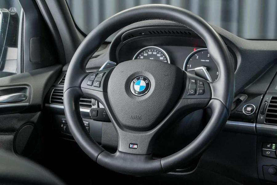 Black BMW X5 2012 in Marijampole, with an engine capacity of 2.99 L and mileage of 216 thousand km for 13950 €, photo 19 on AUTOMOTO.COM.LV