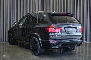 Black BMW X5 2012 in Marijampole, with an engine capacity of 2.99 L and mileage of 216 thousand km for 13950 €, photo 8 on AUTOMOTO.COM.LV