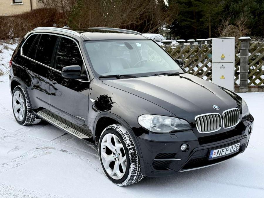 Black BMW X5 2012 in Vilnius, with an engine capacity of 2.99 L and mileage of 289 thousand km for 9500 €, photo 1 on AUTOMOTO.COM.LV
