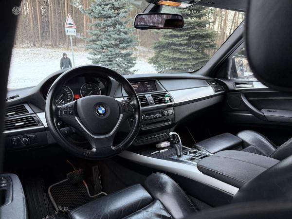 Black BMW X5 2012 in Vilnius, with an engine capacity of 2.99 L and mileage of 289 thousand km for 9500 €, photo 8 on AUTOMOTO.COM.LV