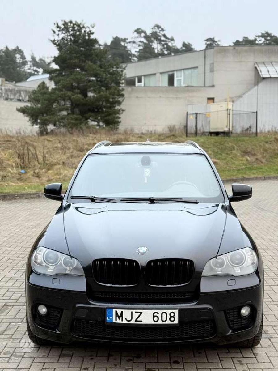 Black BMW X5 2012 in Vilnius, with an engine capacity of 2.99 L and mileage of 295 thousand km for 9500 €, photo 4 on AUTOMOTO.COM.LV