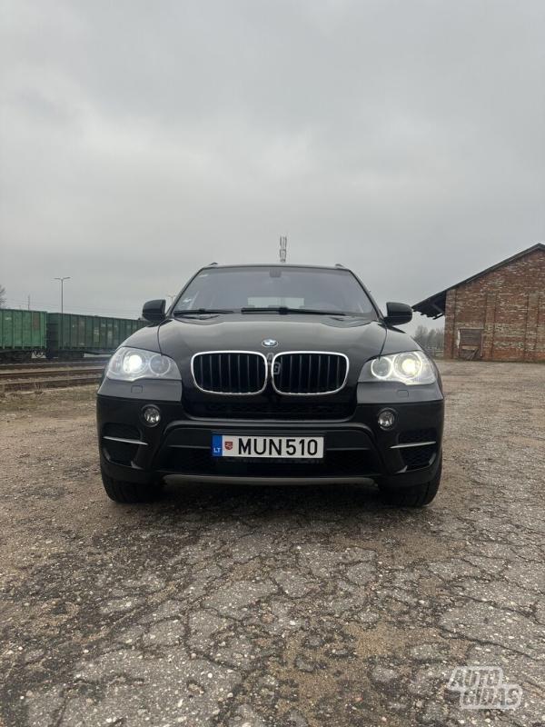 Black BMW X5 2012 in Marijampole, with an engine capacity of 3.00 L and mileage of 339 thousand km for 11000 €, photo 5 on AUTOMOTO.COM.LV