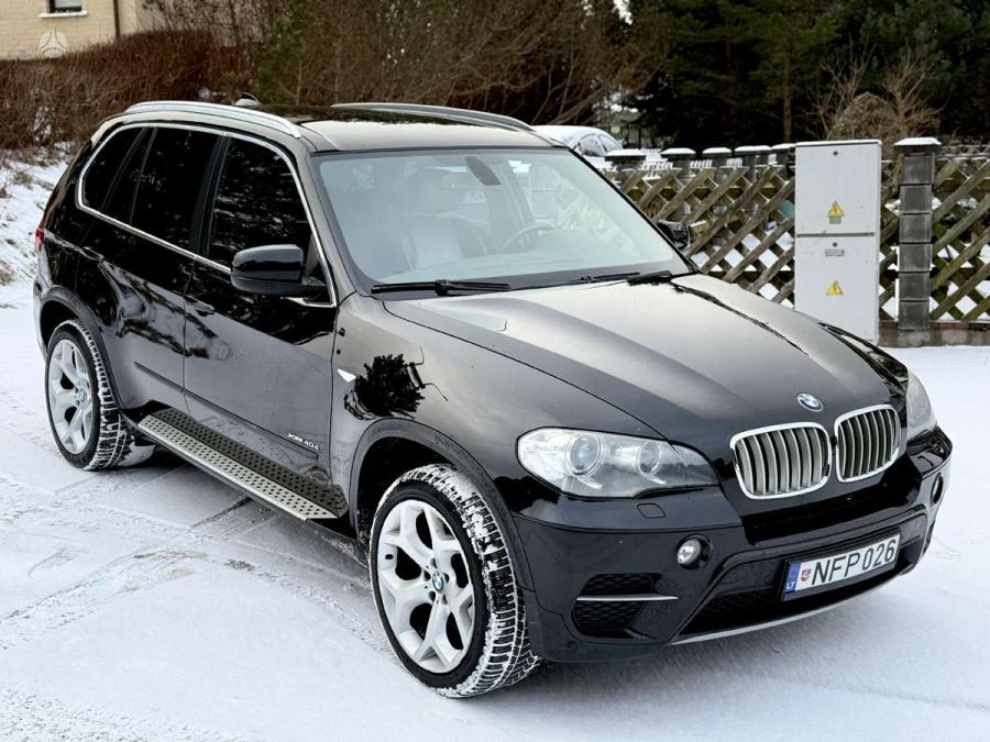 Melns BMW X5 2012 Viļņa, ar dzinēja tilpumu 2.99 L un nobraukumu 287 tūkst. km par 9500 €, foto 1 vietnē AUTOMOTO.COM.LV
