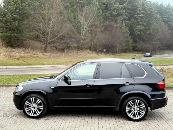 Black BMW X5 2012 in Vilnius, with an engine capacity of 2.99 L and mileage of 296 thousand km for 9400 €, photo 4 on AUTOMOTO.COM.LV