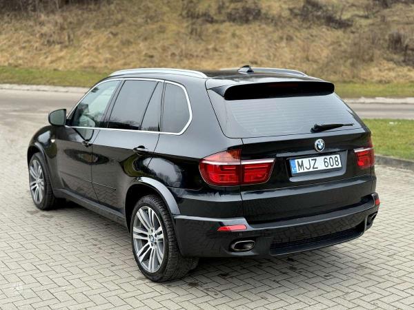 Black BMW X5 2012 in Vilnius, with an engine capacity of 2.99 L and mileage of 296 thousand km for 9400 €, photo 5 on AUTOMOTO.COM.LV
