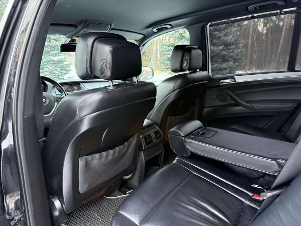 Black BMW X5 2012 in Vilnius, with an engine capacity of 2.99 L and mileage of 290 thousand km for 12000 €, photo 7 on AUTOMOTO.COM.LV