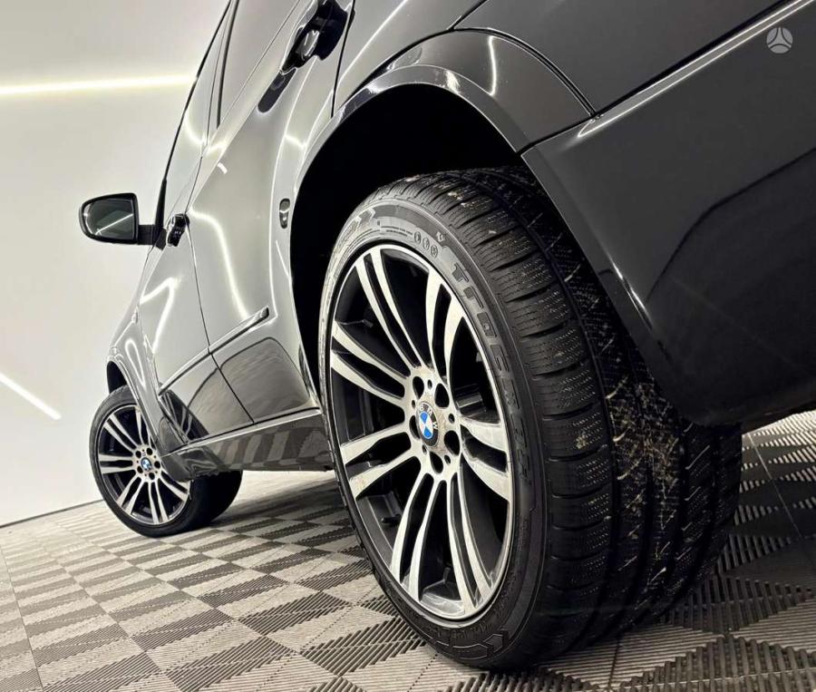 Black BMW X5 2012 in Marijampole, with an engine capacity of 2.99 L and mileage of 237 thousand km for 13450 €, photo 24 on AUTOMOTO.COM.LV