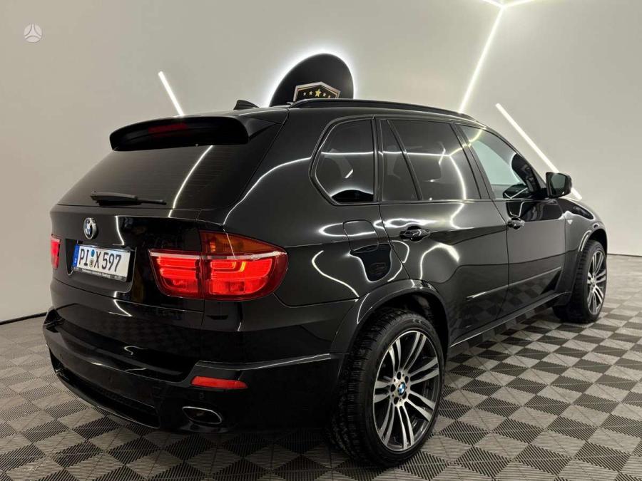 Black BMW X5 2012 in Marijampole, with an engine capacity of 2.99 L and mileage of 237 thousand km for 13450 €, photo 29 on AUTOMOTO.COM.LV