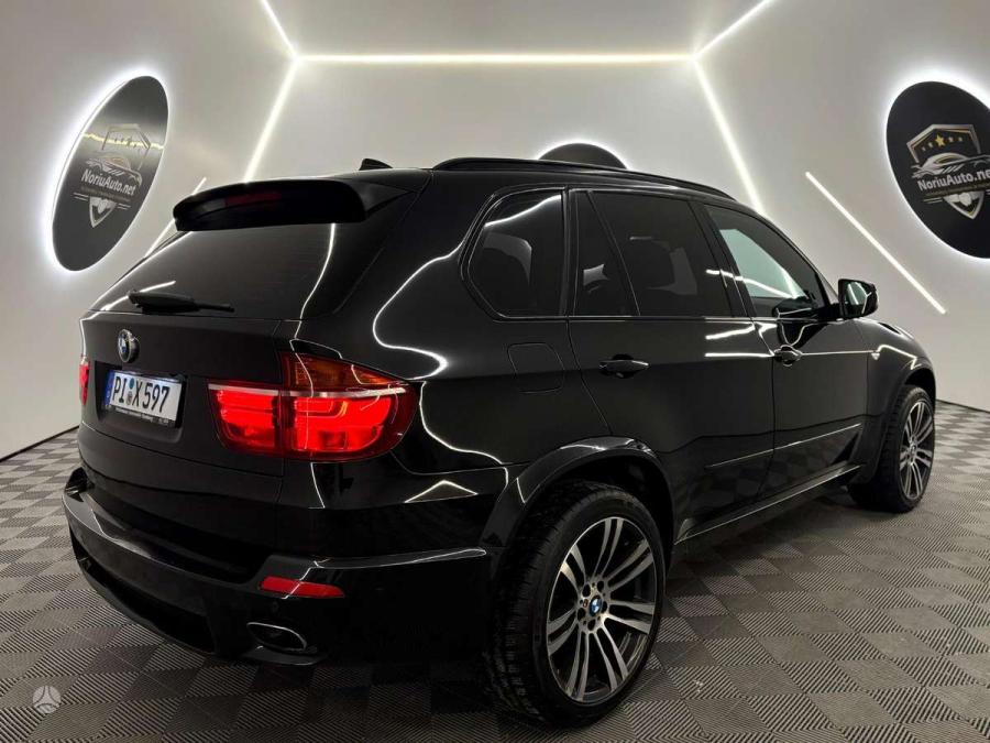 Black BMW X5 2012 in Marijampole, with an engine capacity of 2.99 L and mileage of 237 thousand km for 13450 €, photo 30 on AUTOMOTO.COM.LV